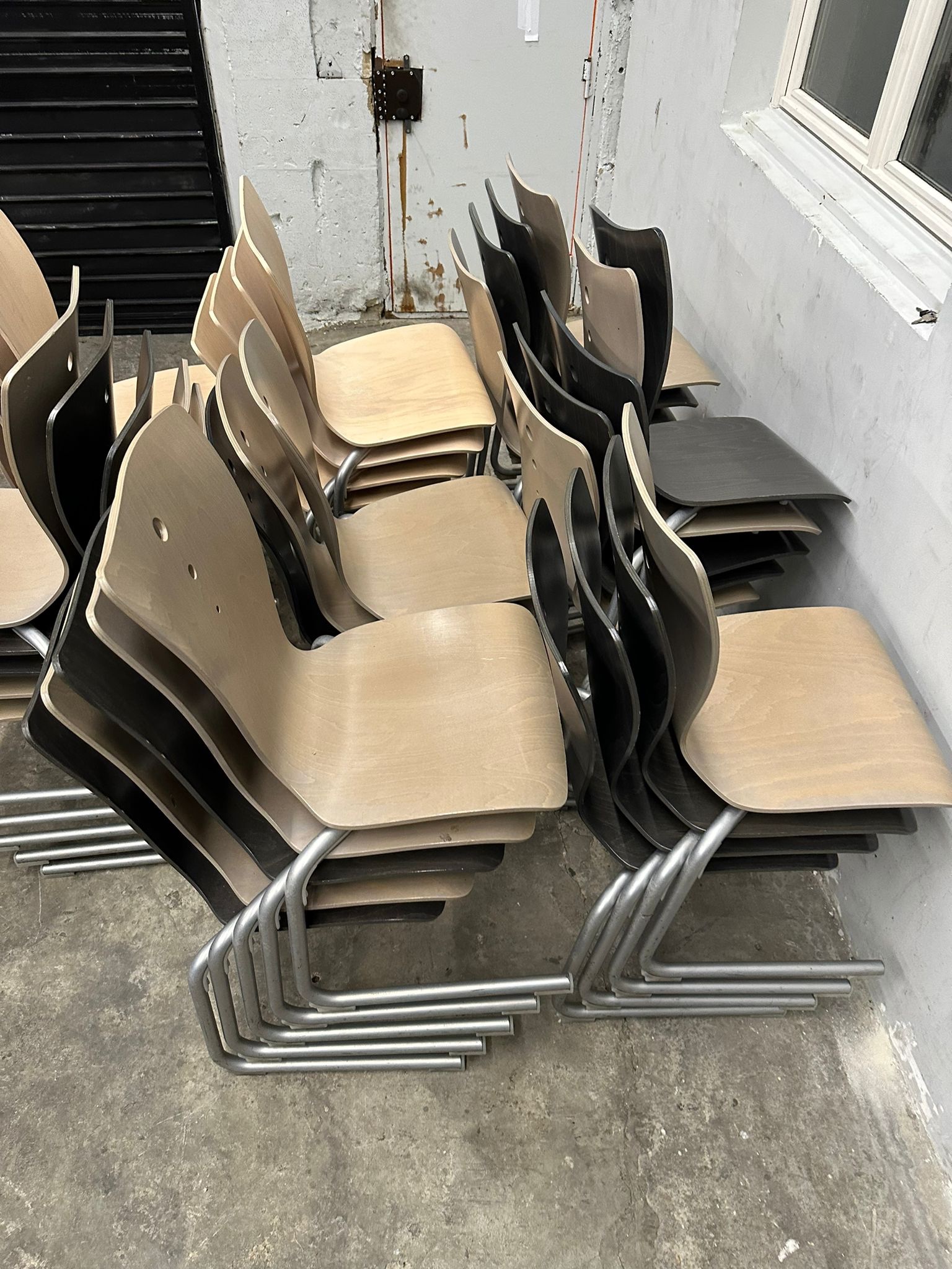 Chaise collectivités réfectoire empilable